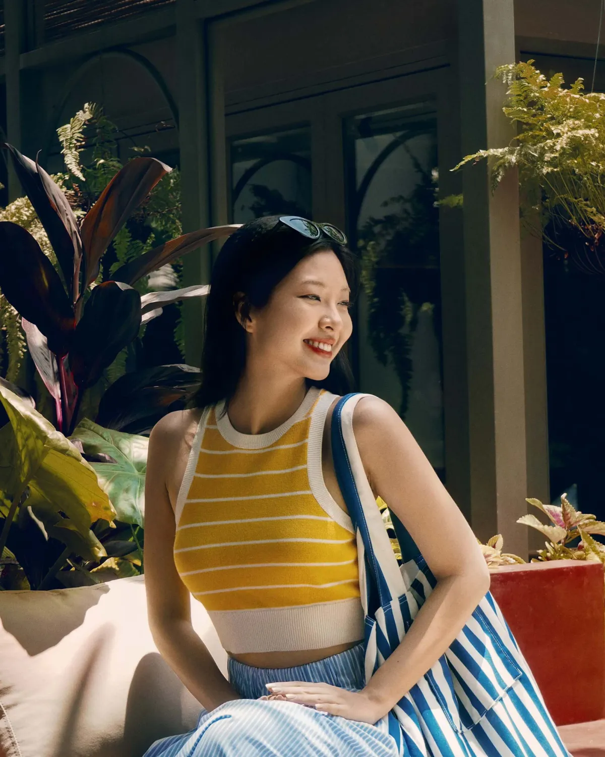 Áo len dệt kim nữ cộc tay sát nách form fitted cropped